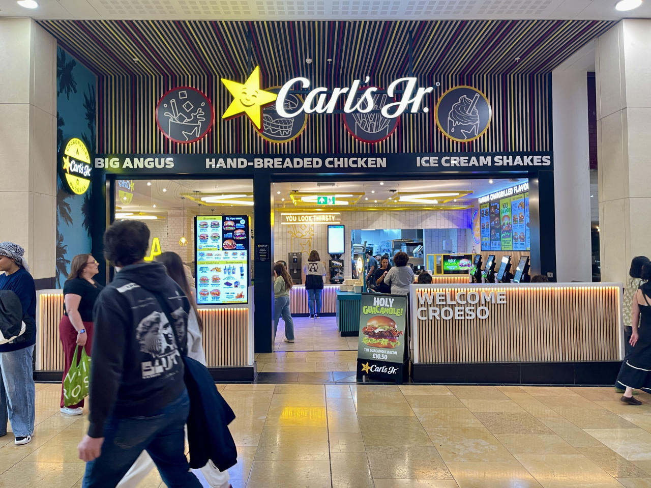 A First Taste of Carl’s Jr in the UK: Cardiff’s St David’s Welcomes the ...